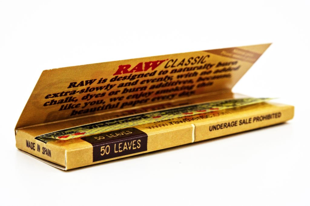 RAW Classic 1 1/4″ Rolling Papers - BC Exotics